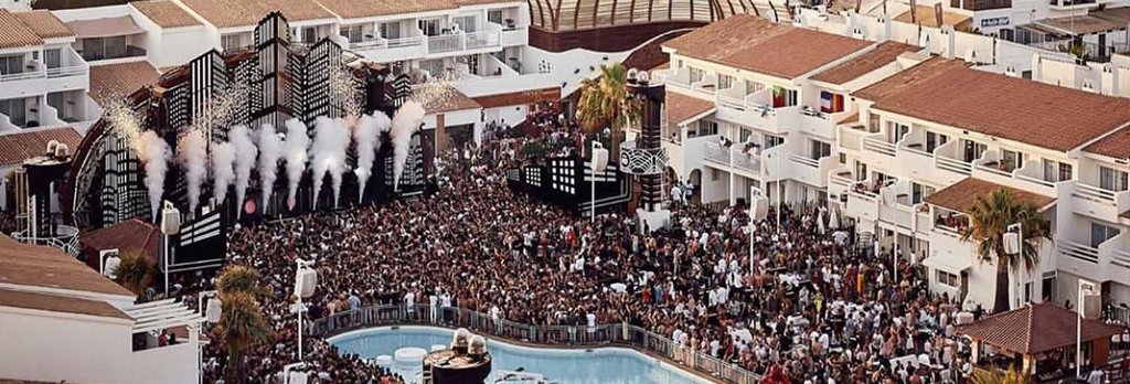 Ushuaïa Ibiza tables
